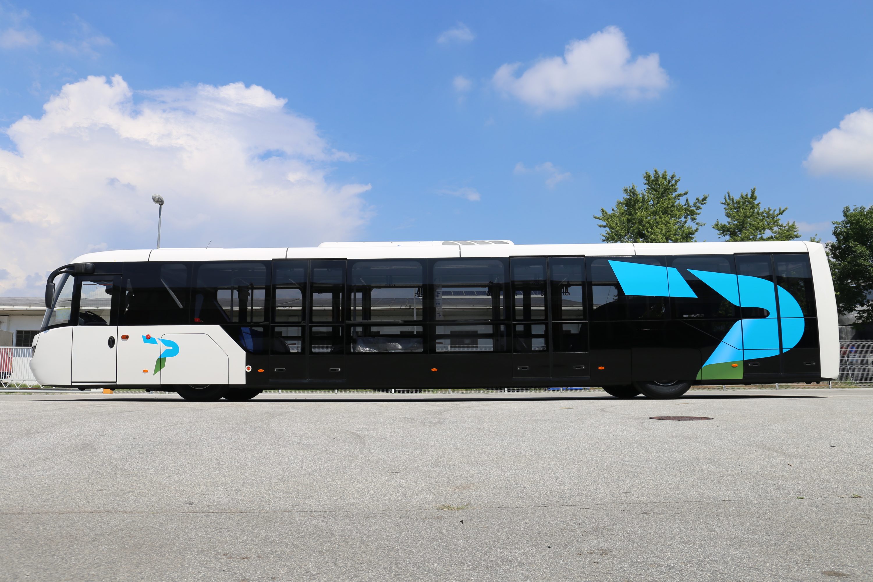 104WL buses - June Deliveries From TAM-Europe | Tam Europe